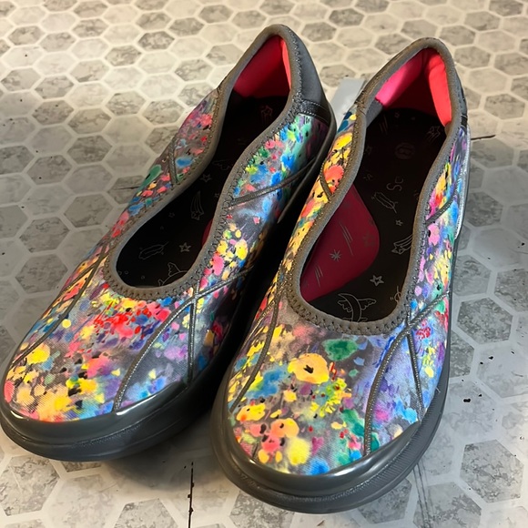 Bzees | Shoes | Bzees Sz 6 Slide On Multicolor Pastel Floral Shoes ...